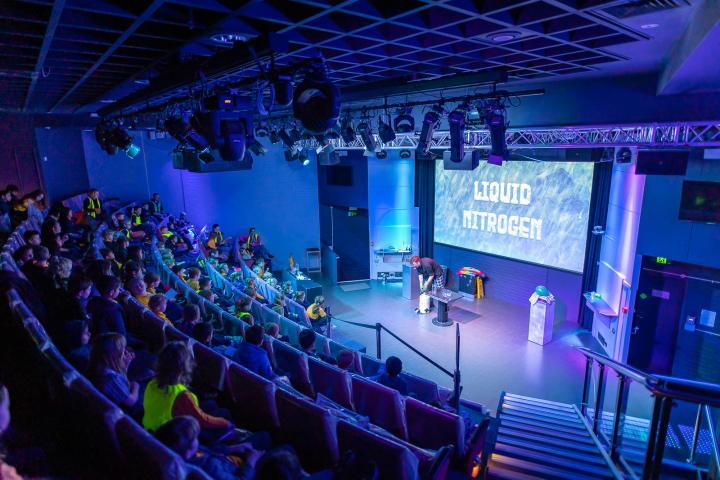 Social scripts for Spectacular Science Shows | questacon